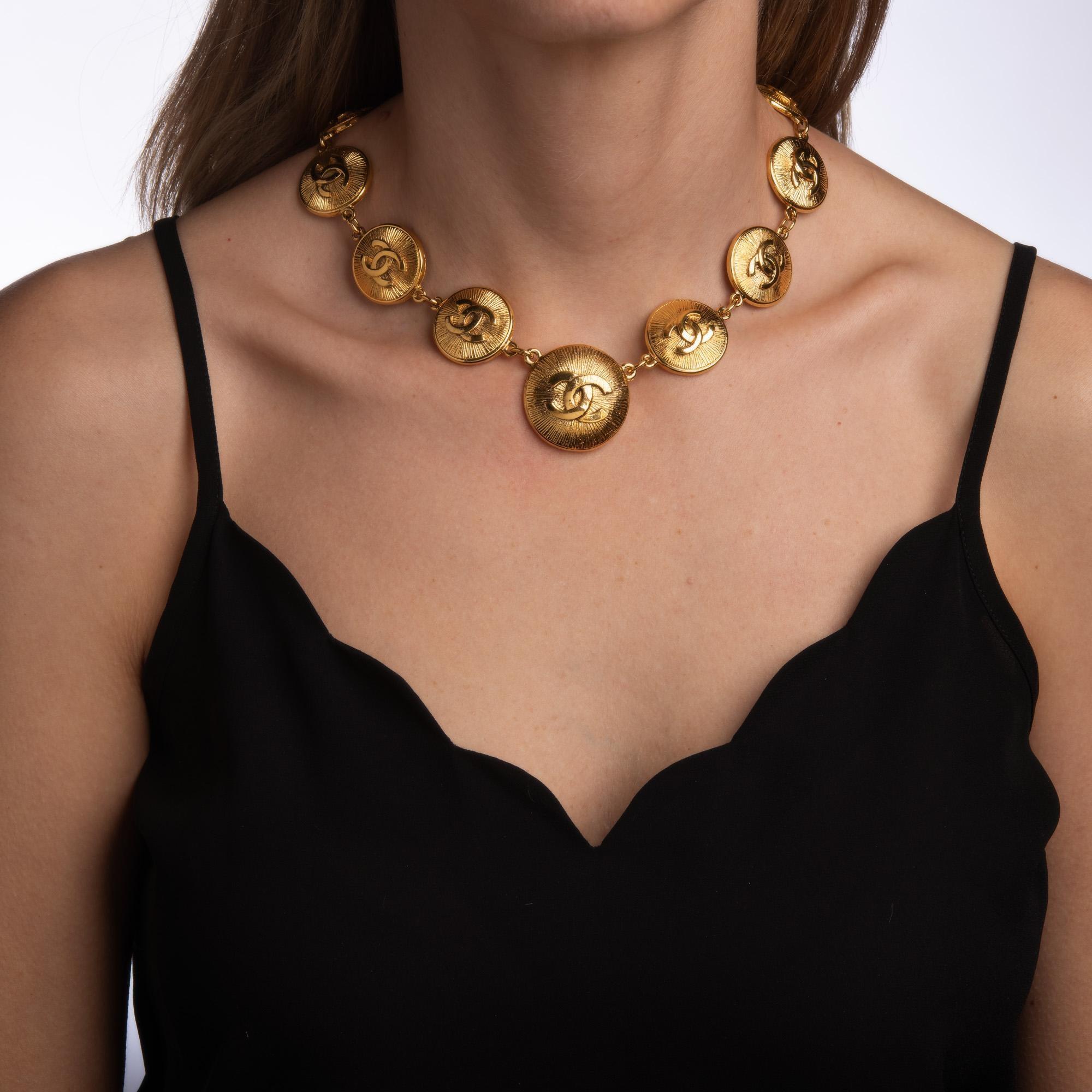 80s Chanel Vintage Medallion Necklace 17 Choker Yellow Gold Tone Graduated