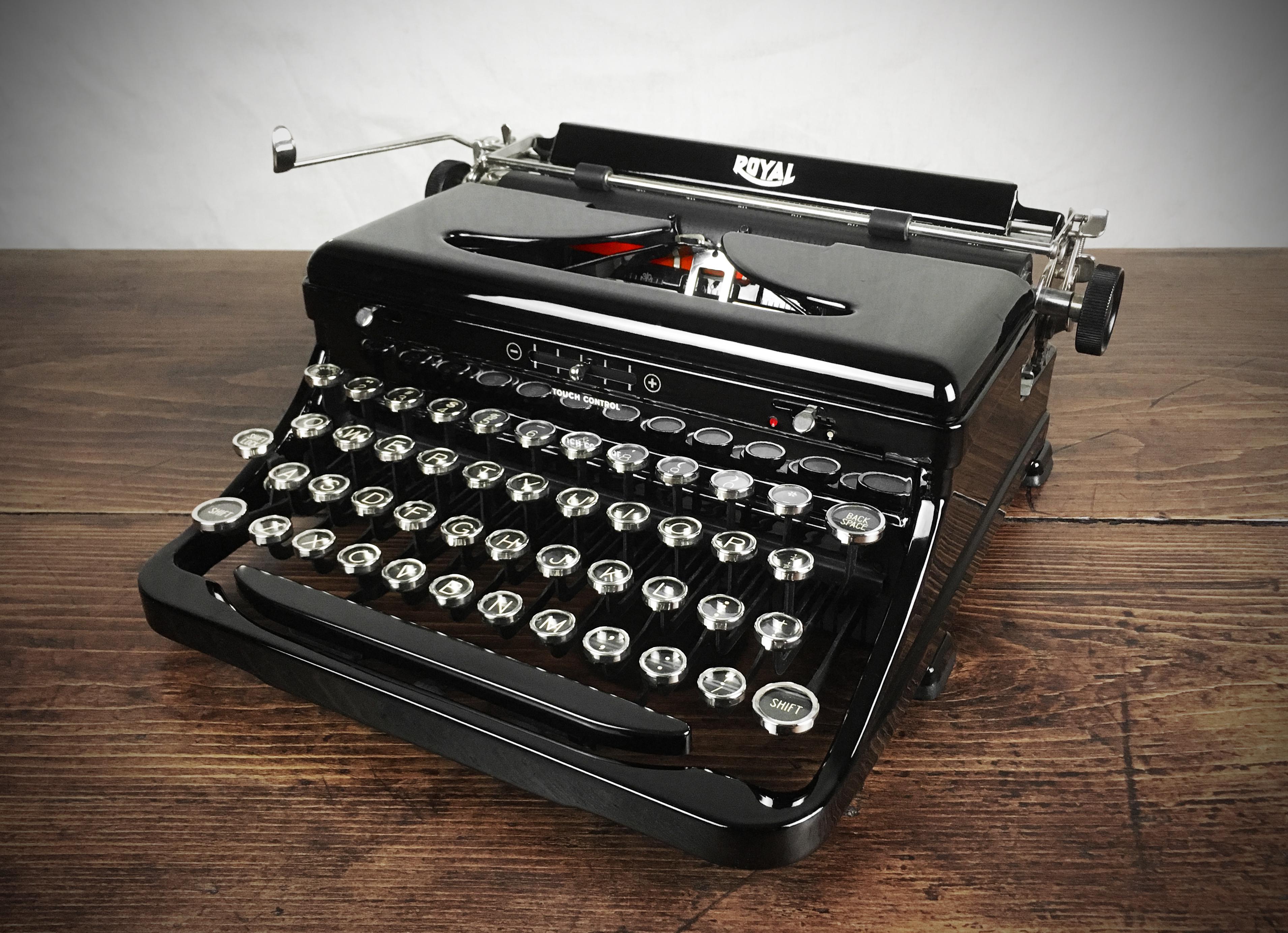 Vintage Royal Typewriter Models