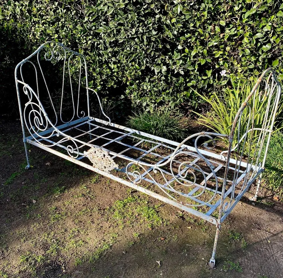 Antique iron daybed store