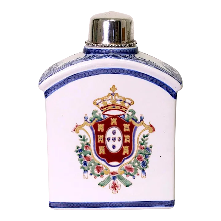 Export Chinese Blue and White Porcelain Tea Caddy With Armorial Design ...