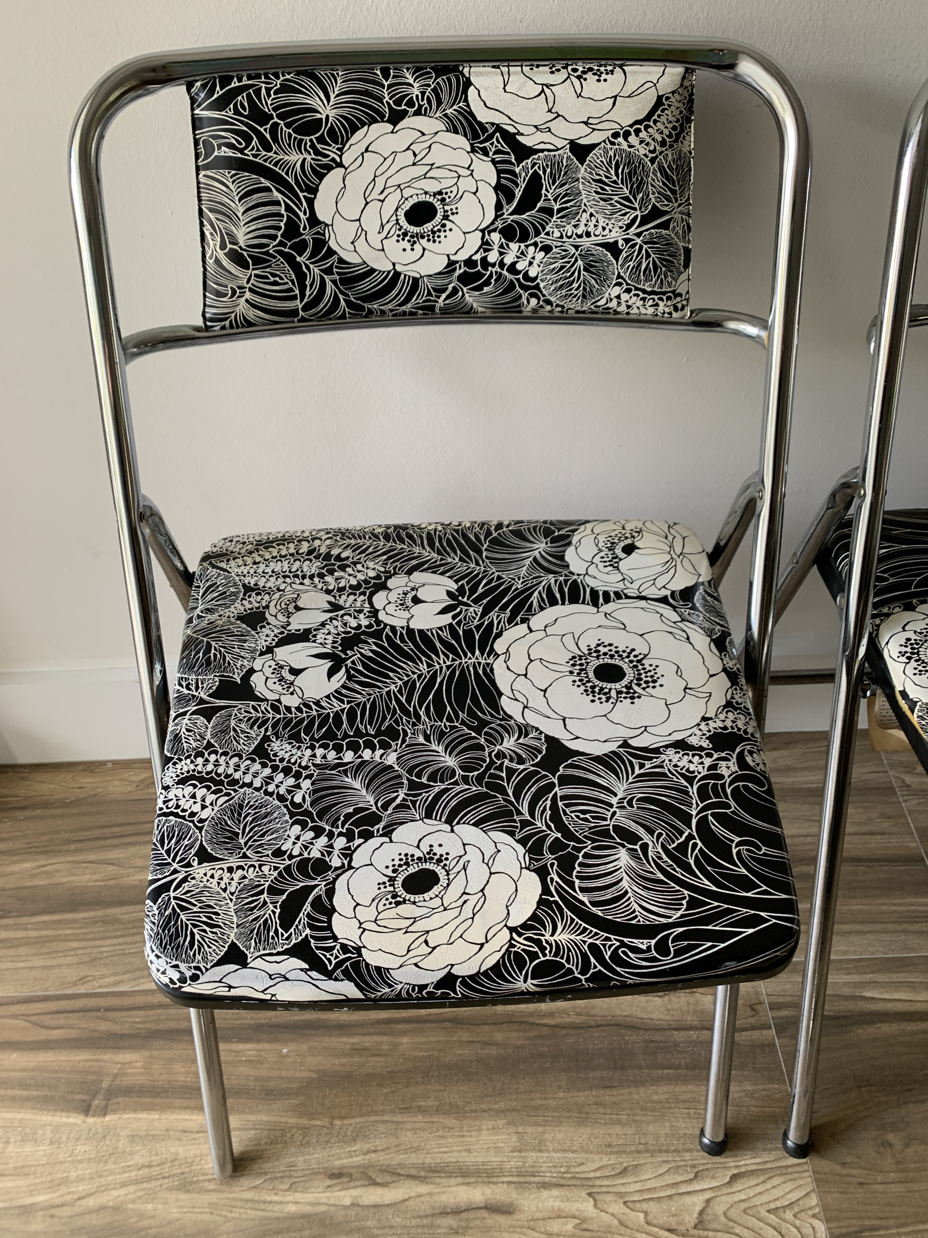 Cosco fashion fold chairs vintage store