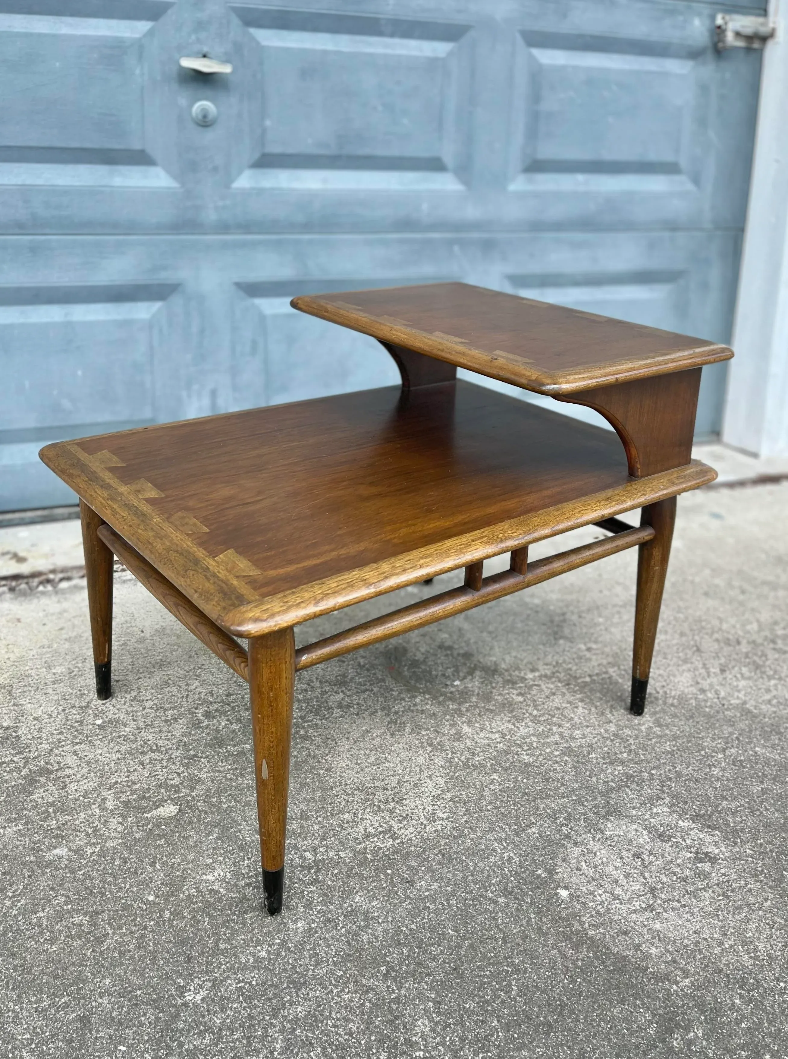Single Lane Acclaim Two Tier Side Table