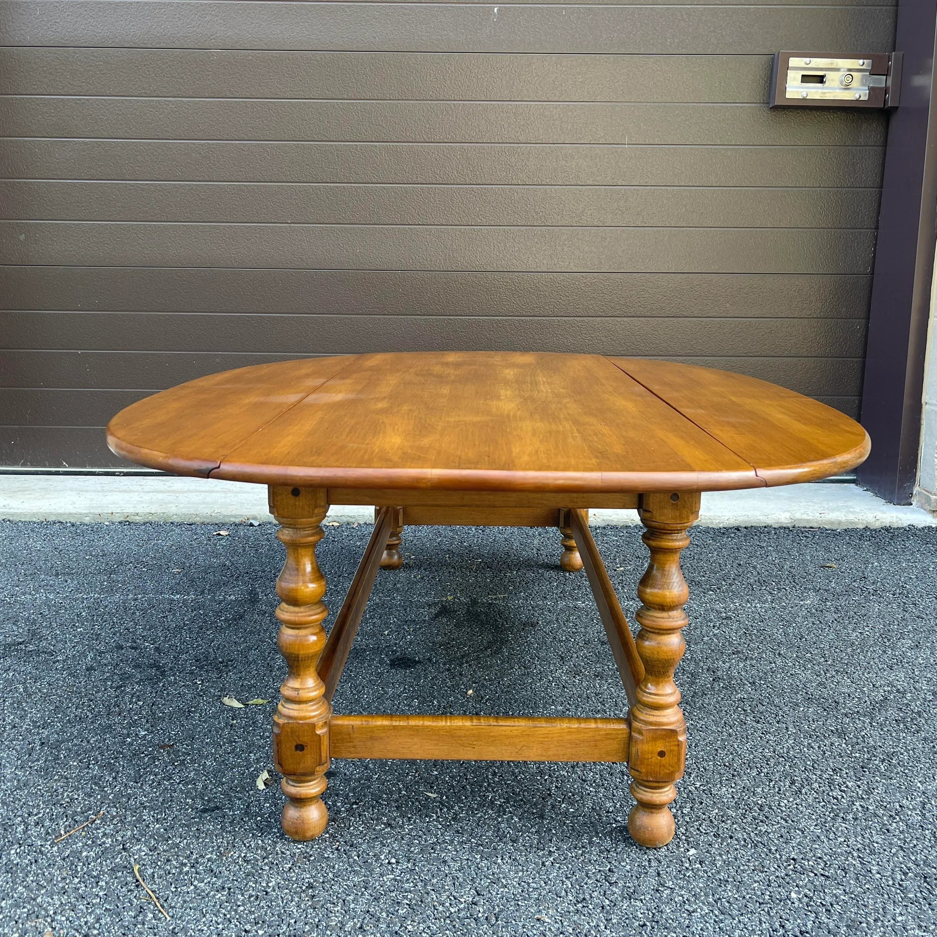 Vintage Ethan Allen Circa 1776 Traditional Early American Solid Maple Drop Leaf Coffee Table 18 8000 A