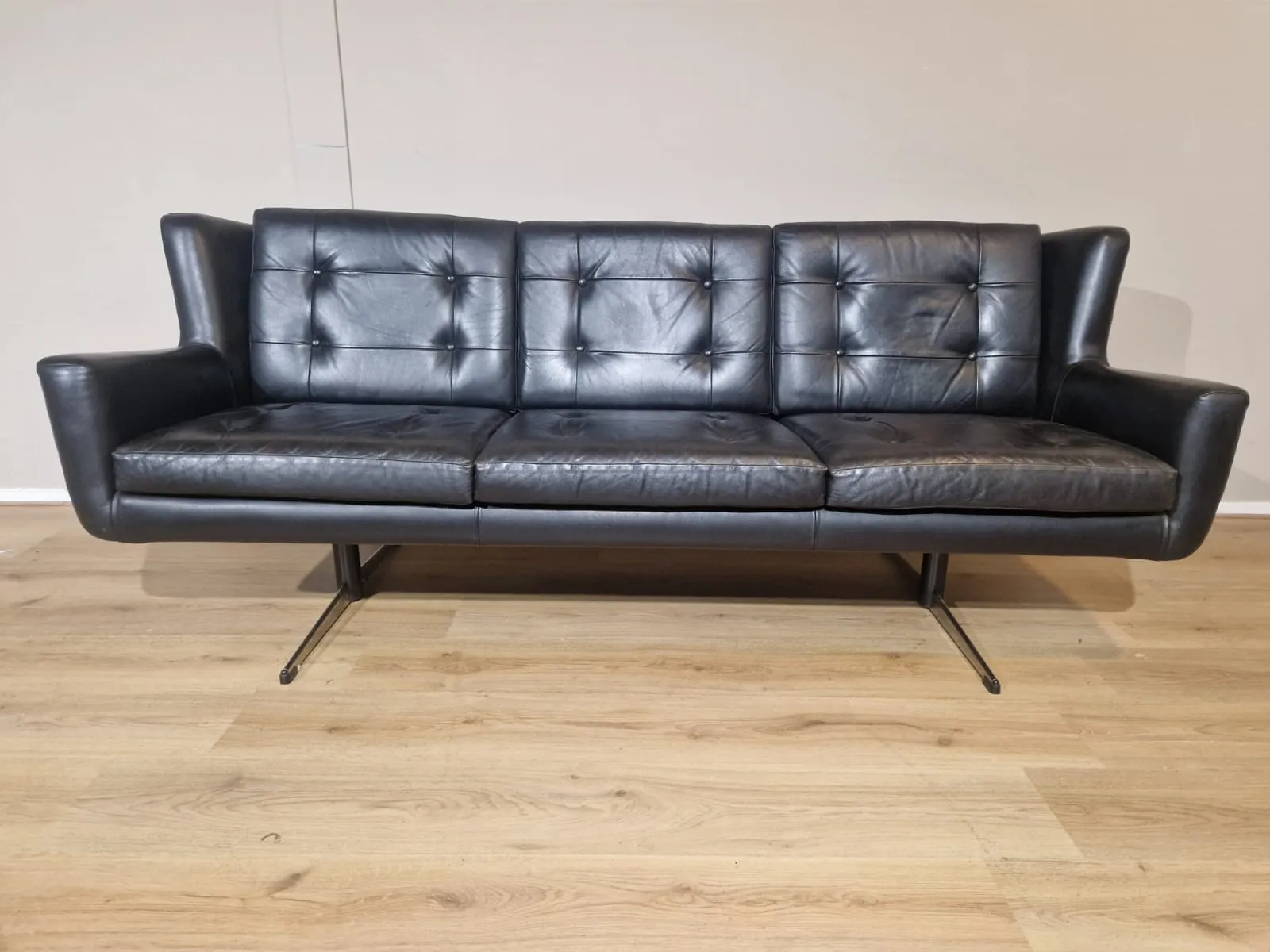 Vintage 3 seater sofa store