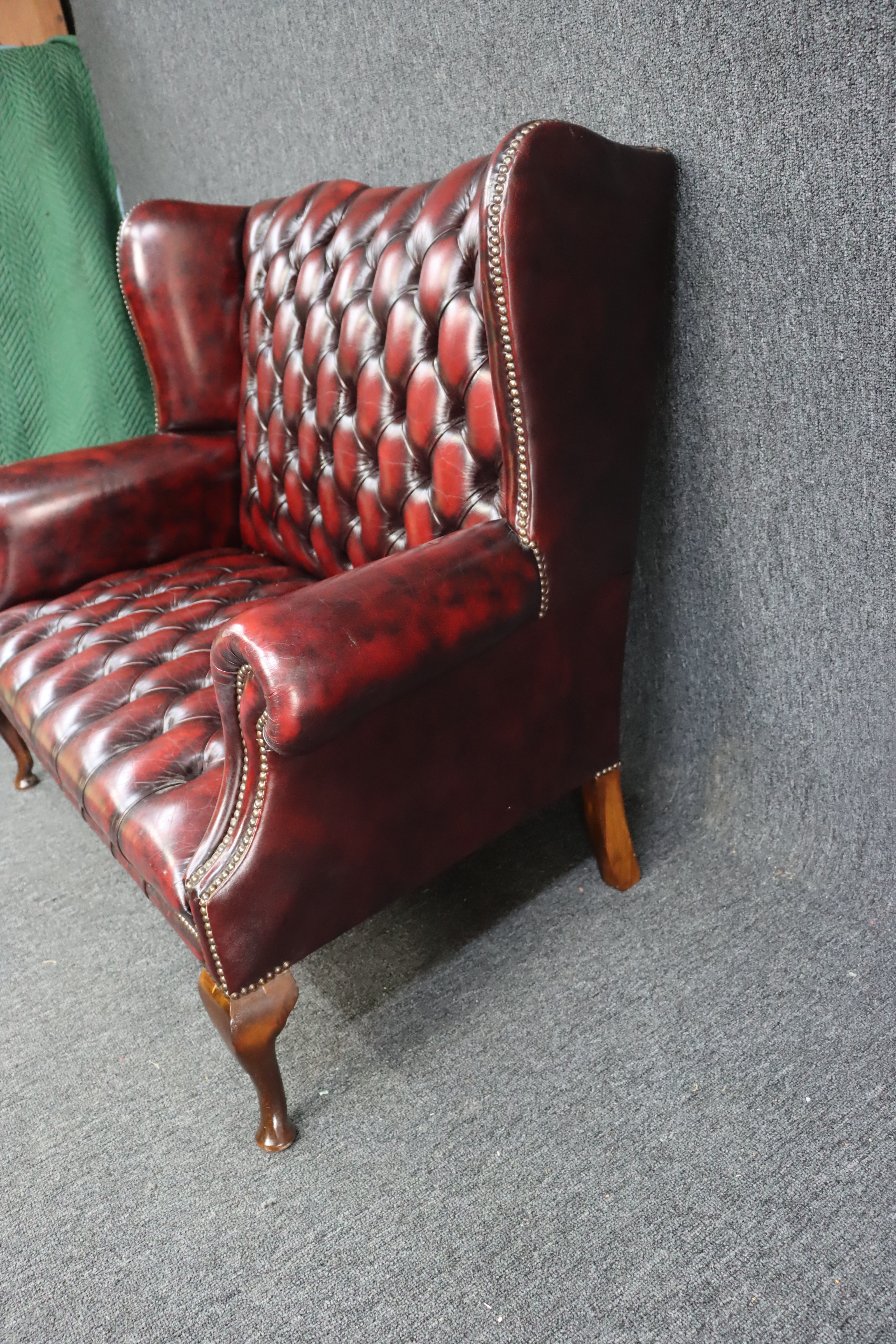 Queen anne loveseat store