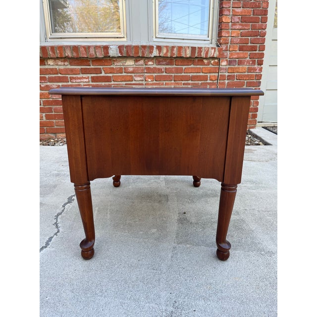 1970s Davis Cabinet Co Queen Anne Cherry Side Table | Chairish