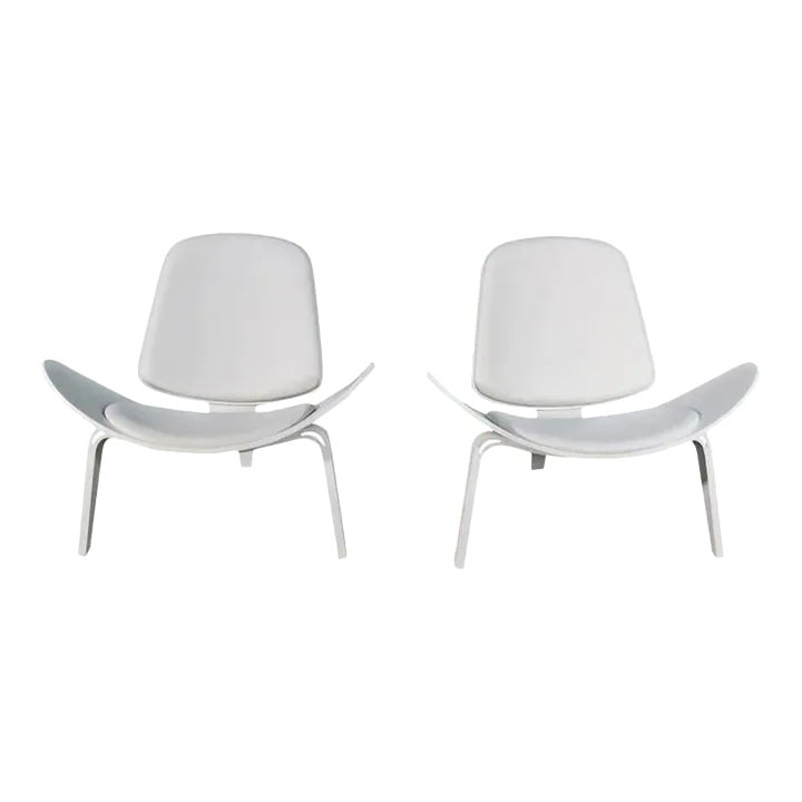 Mid 20th Century Pair of White Shell Chairs in the Style of Hans Wegner ...