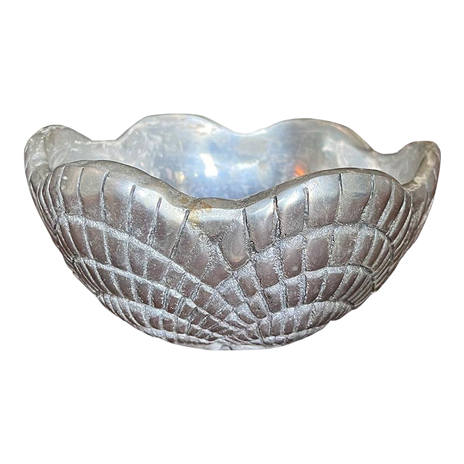 Late 20th Century Hollywood Regency Round Silver Metal Clam Shell ...