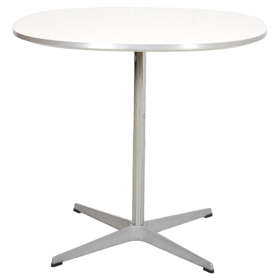 White Super Circular Cafe Table by Arne Jacobsen for Fritz Hansen ...