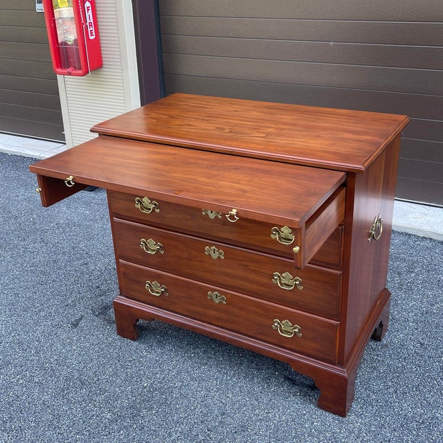 Vintage Henkel Harris Virginia Galleries 4 Drawer Bachelor's Chest or ...