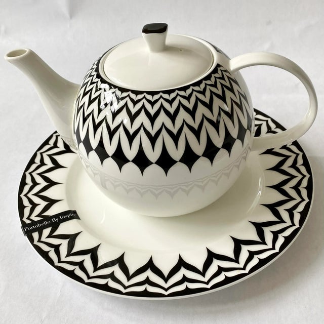 Designed in England Portobello by Inspire Graphic Tea Pot & Plates of ...