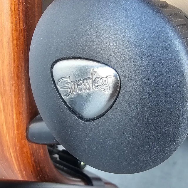 Ekornes Stressless Lounge Recliner With Swing Side Table and Ottoman ...