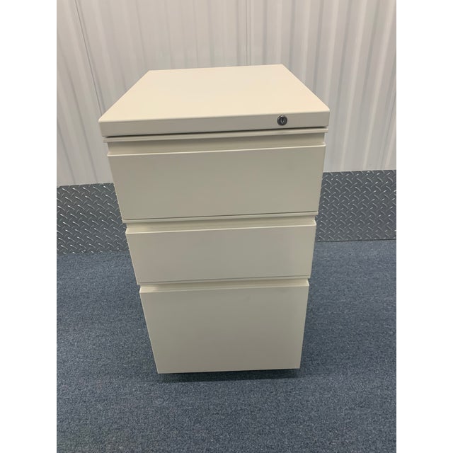 Herman Miller Tu W-Pull Mobile Pedestal | Chairish