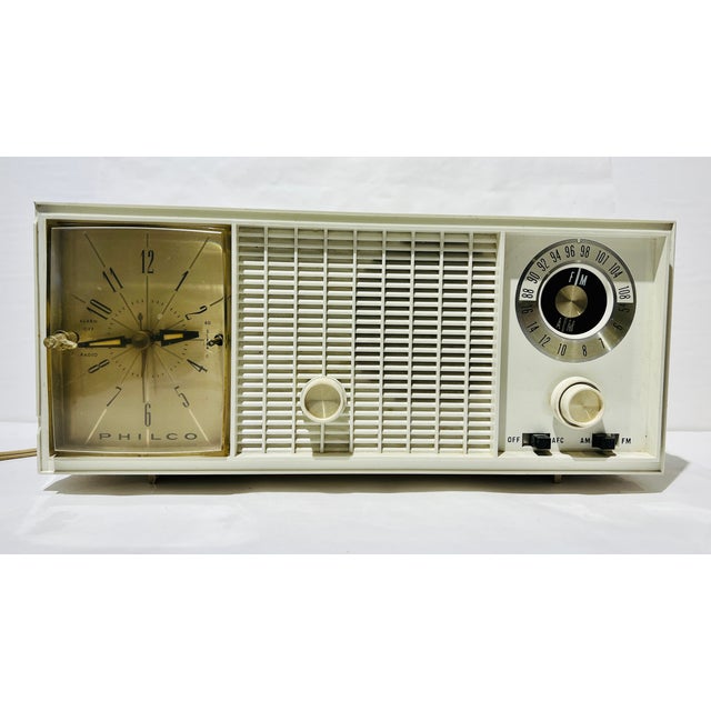 Vintage Mid Century Philco Clock Radio - Works | Chairish