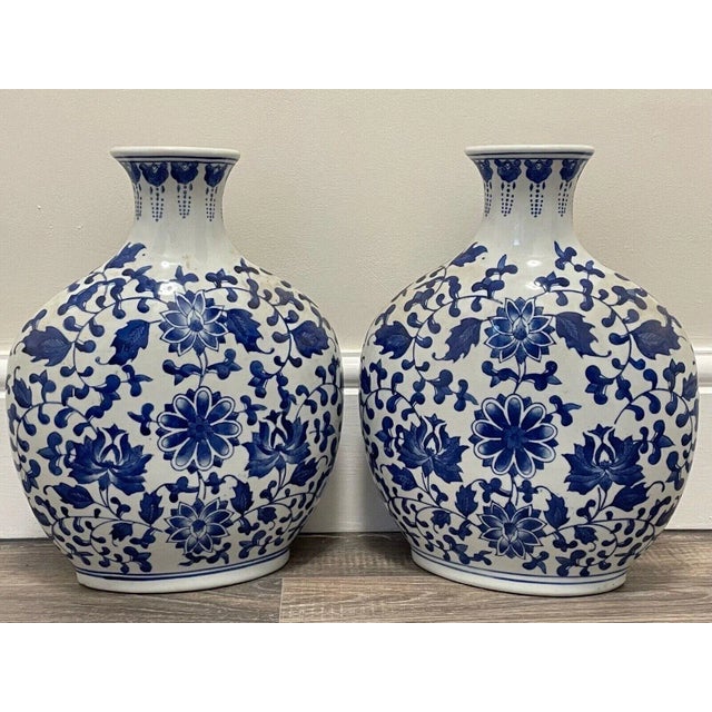 Pair of 1970s Traditional Chinese Porcelain Blue & White Porcelain ...
