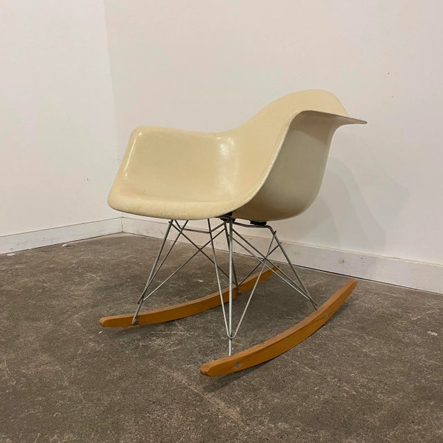 Charles and Ray Eames Arm Shell Rocking Chair for Herman Miller in ...