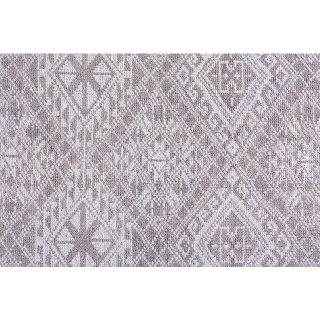 Stark Studio Rugs Contemporary Piper Silver Wool Rug - 10′ × 14′1 ...