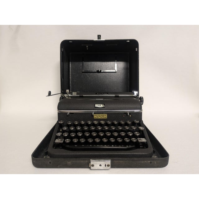 1940s Royal Quiet De Luxe Typewriter | Chairish