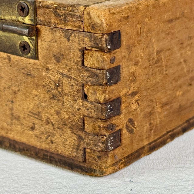 Early 20th Century Small Primitive Keepsake Wood Box With Dovetail ...