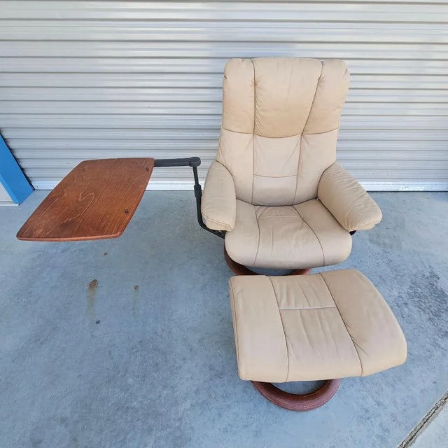 Ekornes Stressless Lounge Recliner With Swing Side Table and Ottoman ...