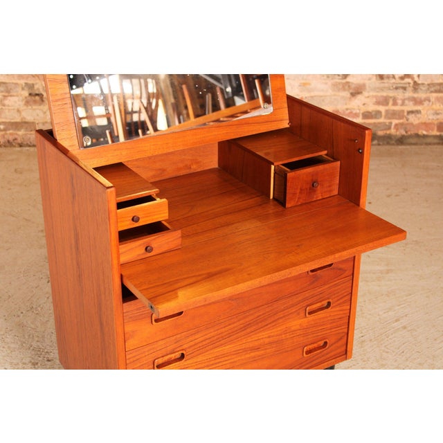Mid-Century Modern Danish Rosewood Chest of Drawers by Arne Hovmand ...