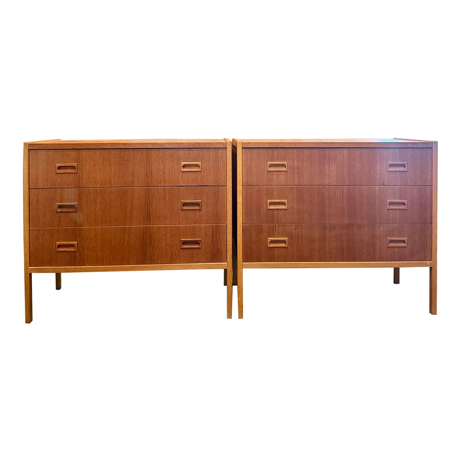 A Set of 2 Mid Century Modern Oak Chest of Drawers by Bertril Fridhagen ...