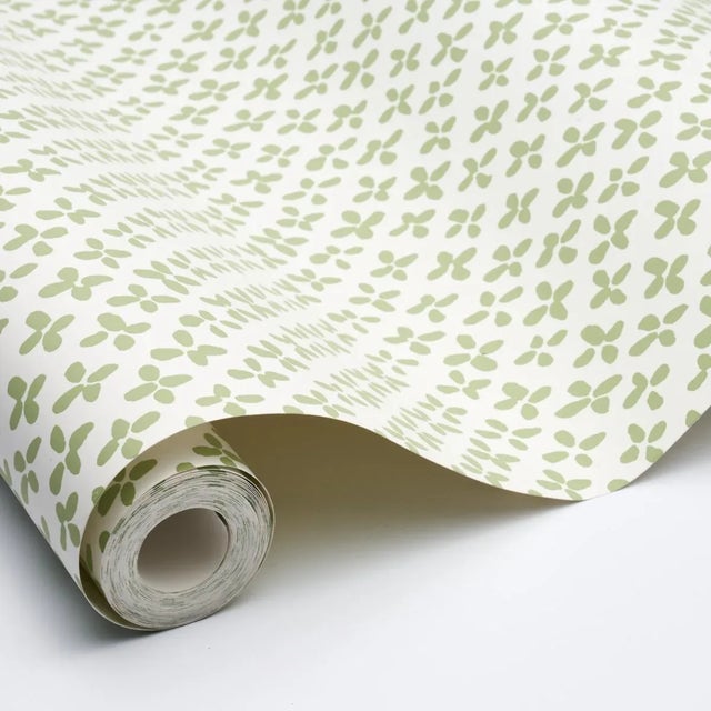 Sample - Schumacher Emerson Wallpaper in Green on Ivory | Chairish