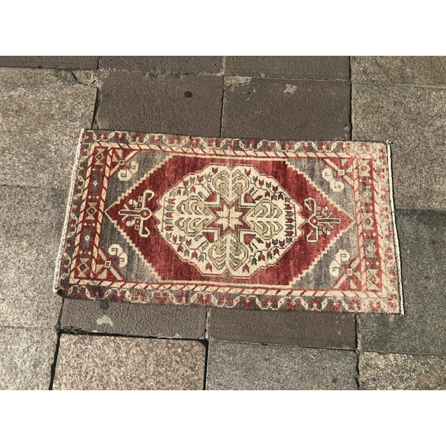 1960s Vintage Oushak Small Door Mat Rug- 1′8″ × 3′1″ | Chairish