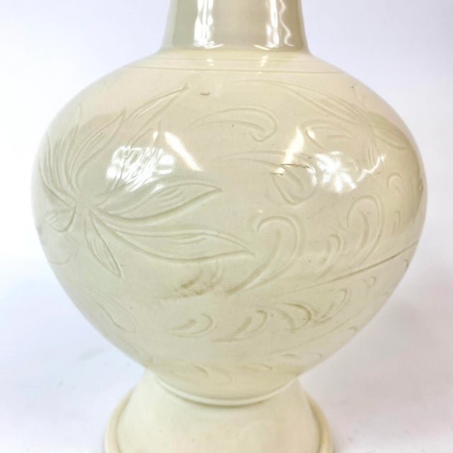 Late 20th Century Chinese Song-Style White Scalloped Vase With Floral ...