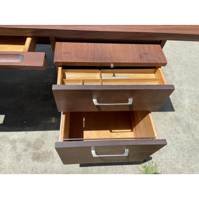 1970s Vintage Mid Century Modern Executive Desk | Chairish