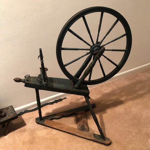 1900s Early American Spinning Wheel With Original Blue Paint | Chairish