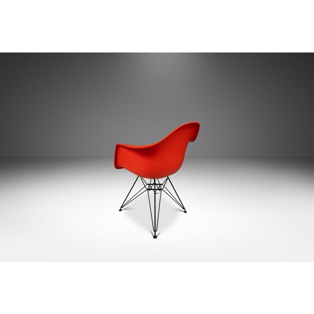 Mid-Century Modern Dar Eiffel Base Lounge Chair by Charles & Ray Eames ...