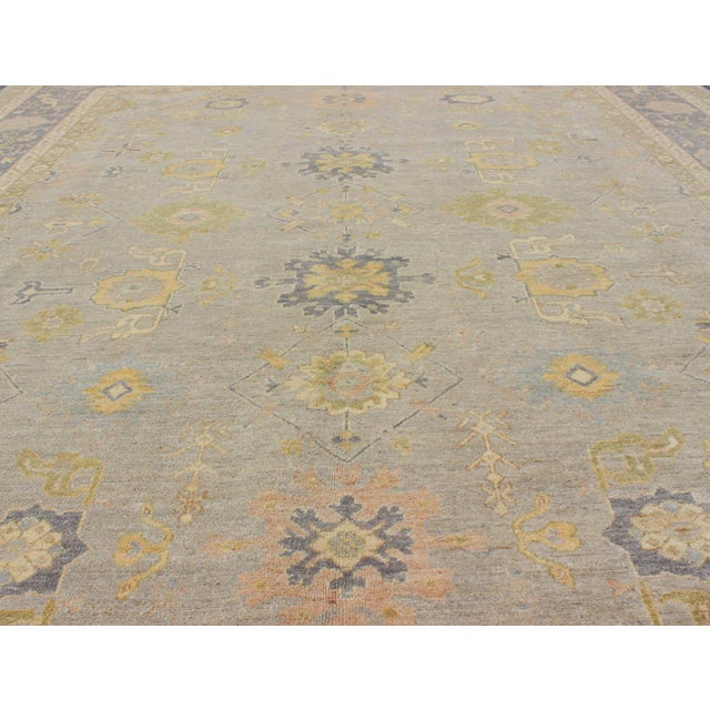 Modern Tabriz Design Fine Rug in Muted Gray Blue Background, Medium ...