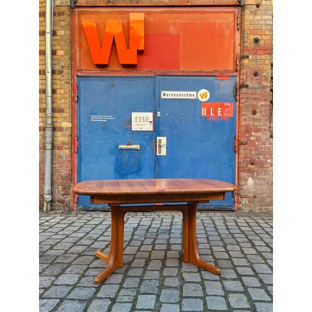 Extendable Teak Dining Table with Integrated Compartment for Tabletops ...