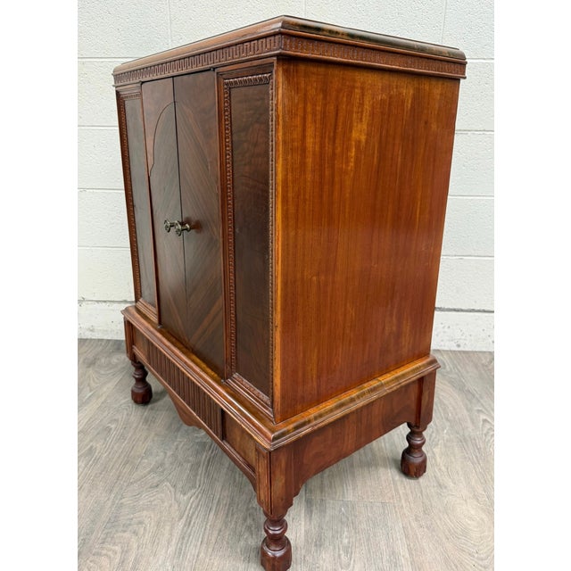 Vintage Georgian Revival Mahogany Cabinet | Chairish