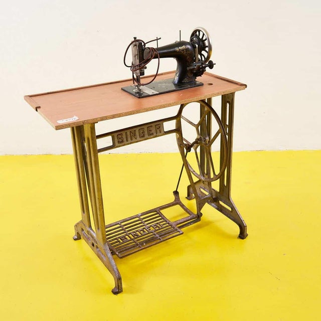 Vintage Sewing Machine from Singer | Chairish