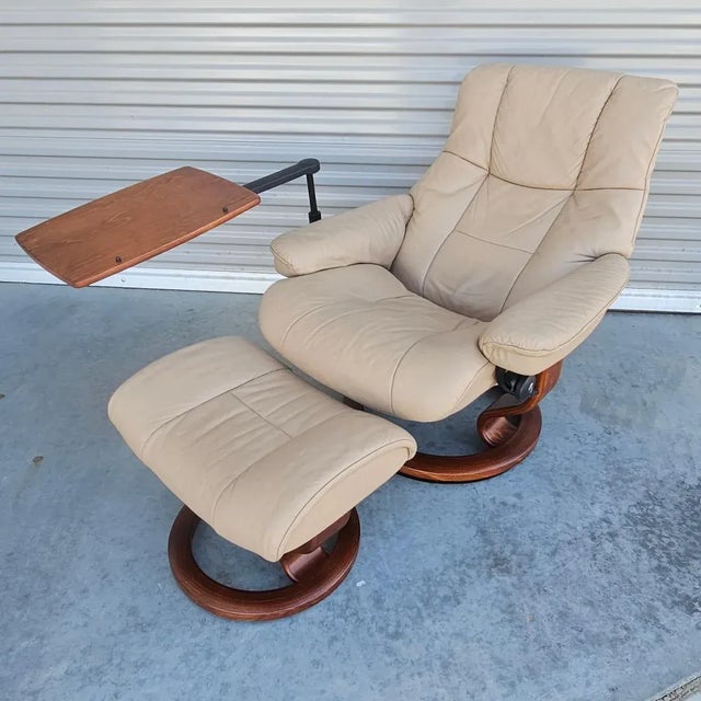 Ekornes Stressless Lounge Recliner With Swing Side Table and Ottoman ...