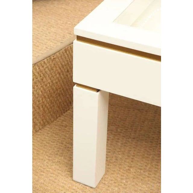 1980s Modern Casa Bella White Lacquered Lighted Object Display Table ...