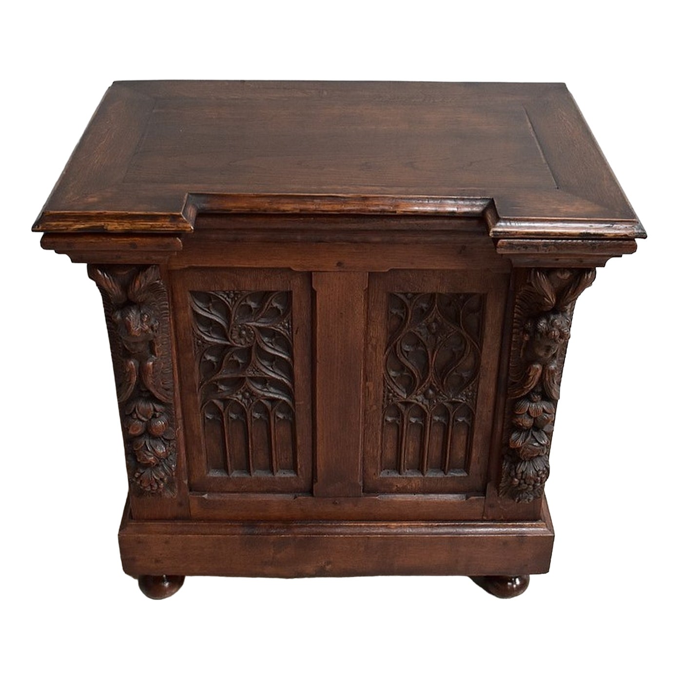 Small Renaissance Style Landing Linen Chest in Oak, Late 19th Century ...
