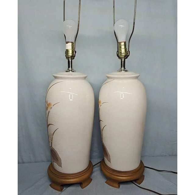 Vintage Floral Hand Decorated Ming Style Asian Oriental Vase Urn Table ...