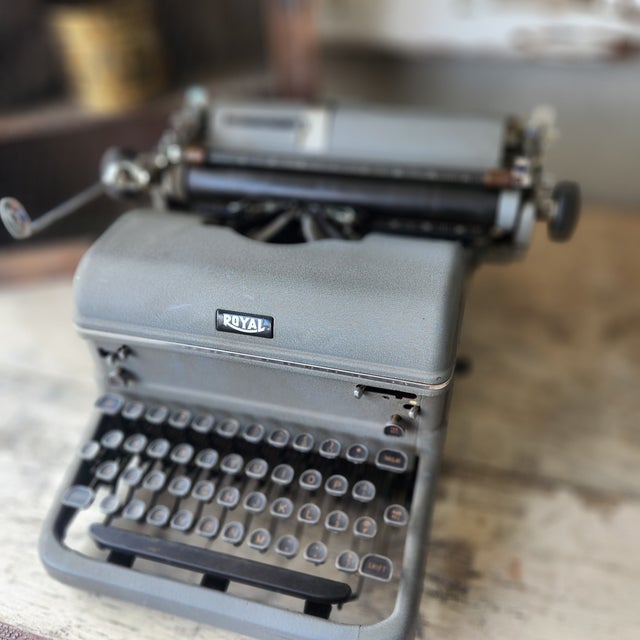 Vintage Royal Manual Typewriter in Gray Metal, Made in Usa | Chairish