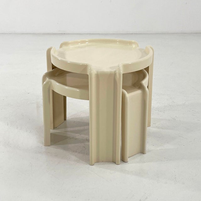 White Nesting Tables by Giotto Stoppino for Kartell, 1970s, Set of 2 ...