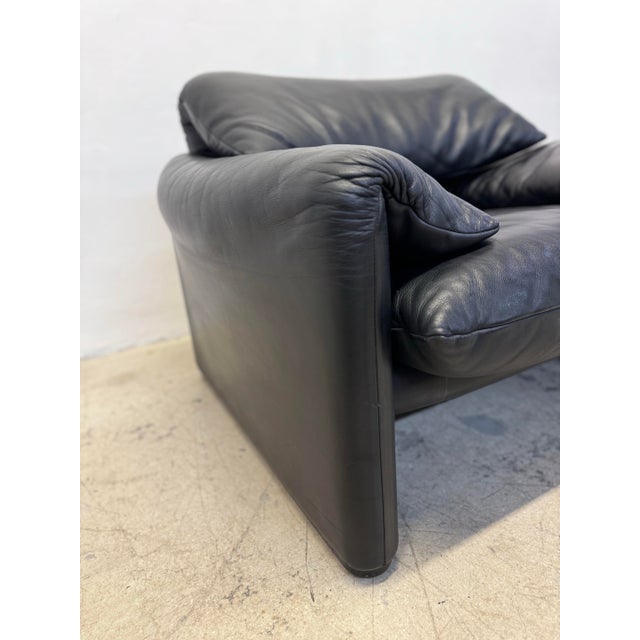 Vico Magistretti Maralunga Black Leather Lounge Chair For Cassina