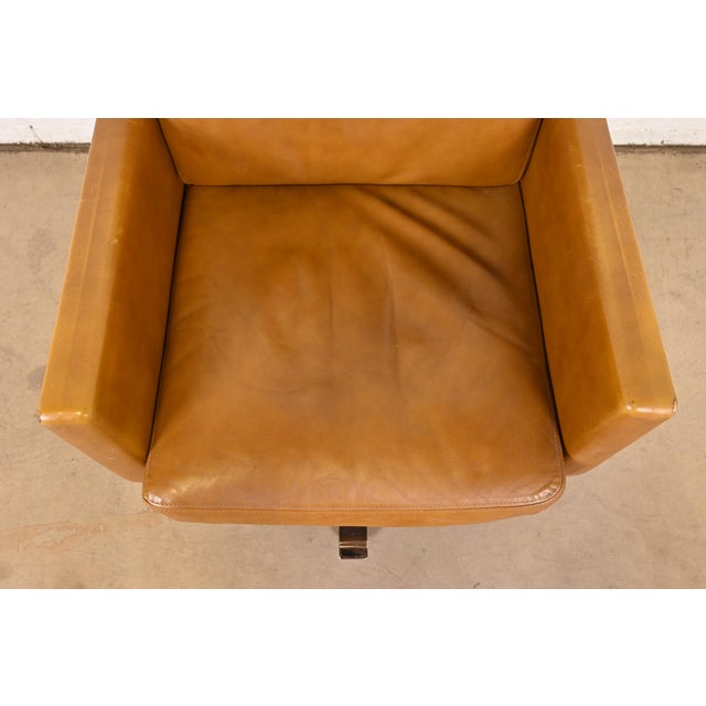 Stow Davis Mid-Century Modern Leather Executive Swivel Desk Chair ...