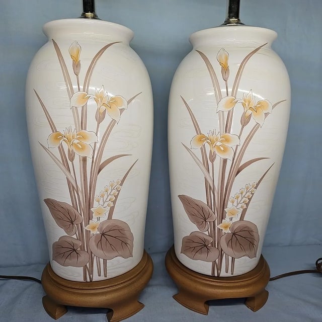 Vintage Floral Hand Decorated Ming Style Asian Oriental Vase Urn Table ...