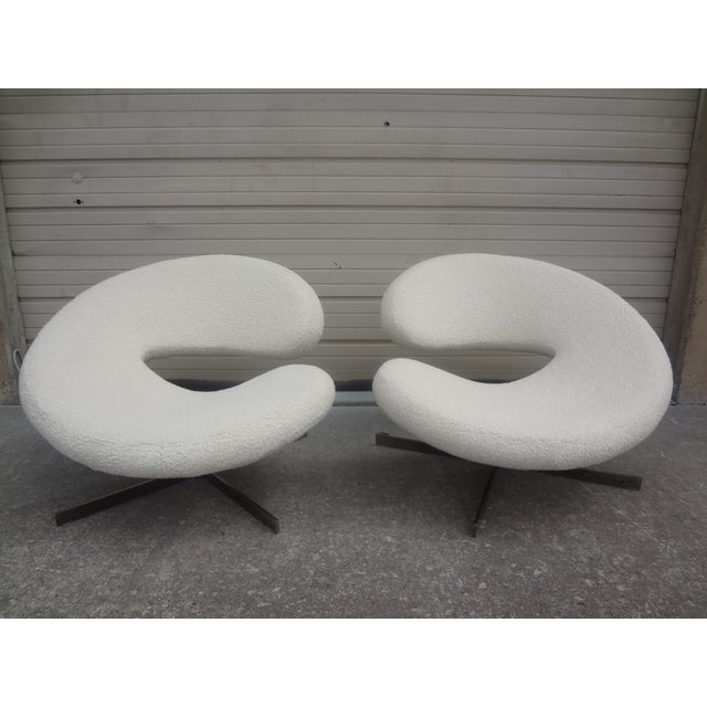 Pair of French Modernist Sculptural Swivel Chairs by Roche Bobois ...