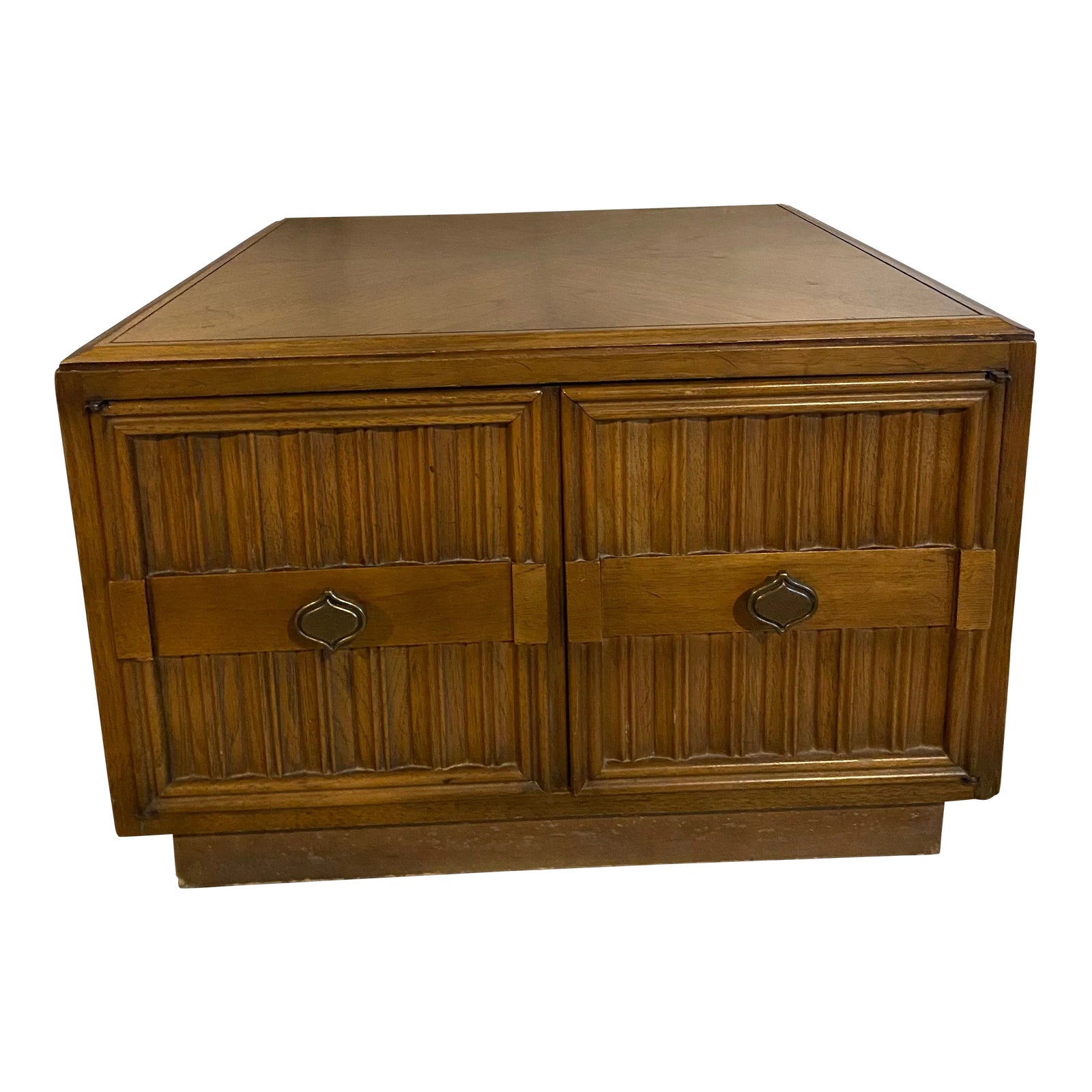 Mid-Century Modern Plaudit Side Table by Drexel | Chairish