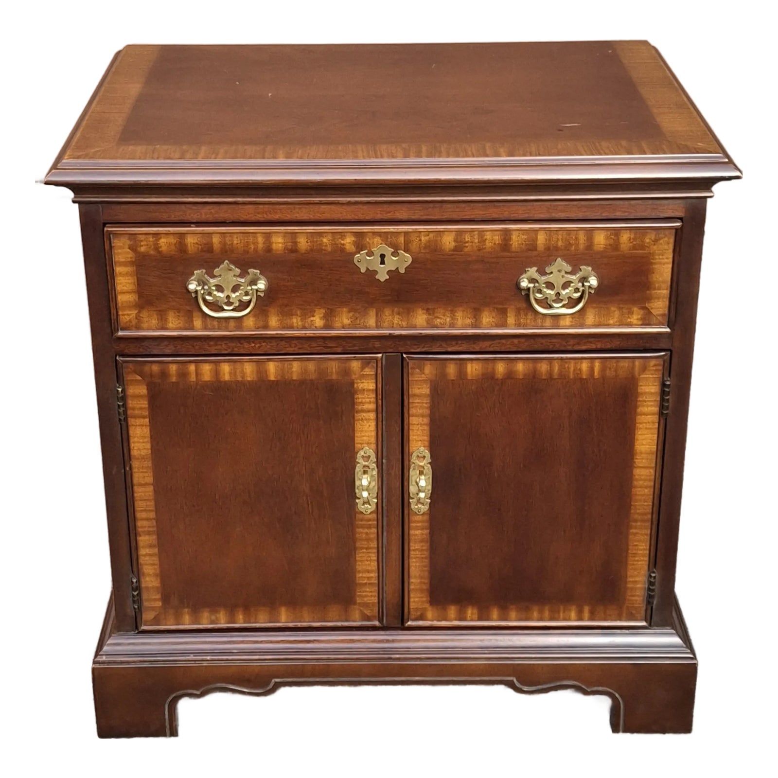 Drexel Chippendale Style Cross-Banded Mahogany Bedside Side Table ...