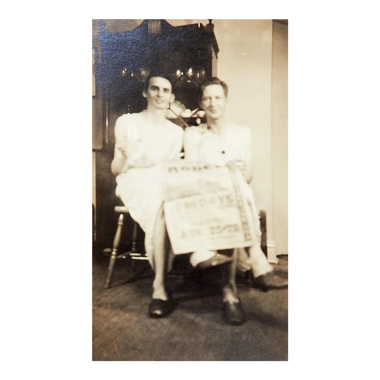 Vintage 1930s Snapshot Photograph Men in Aprons Sharing Newspaper ...