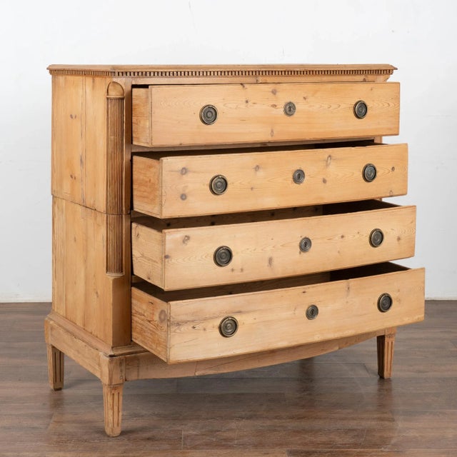 Large pine drawers store